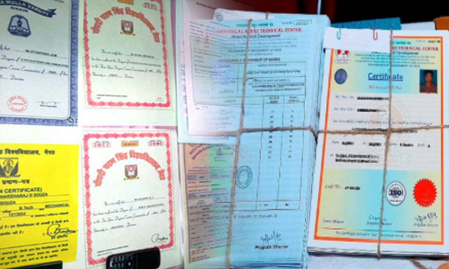 తెలంగాణలో నకిలీ సర్టిఫికేట్ల ముఠా అరెస్ట్ | Duplicate Fake Certificates ...