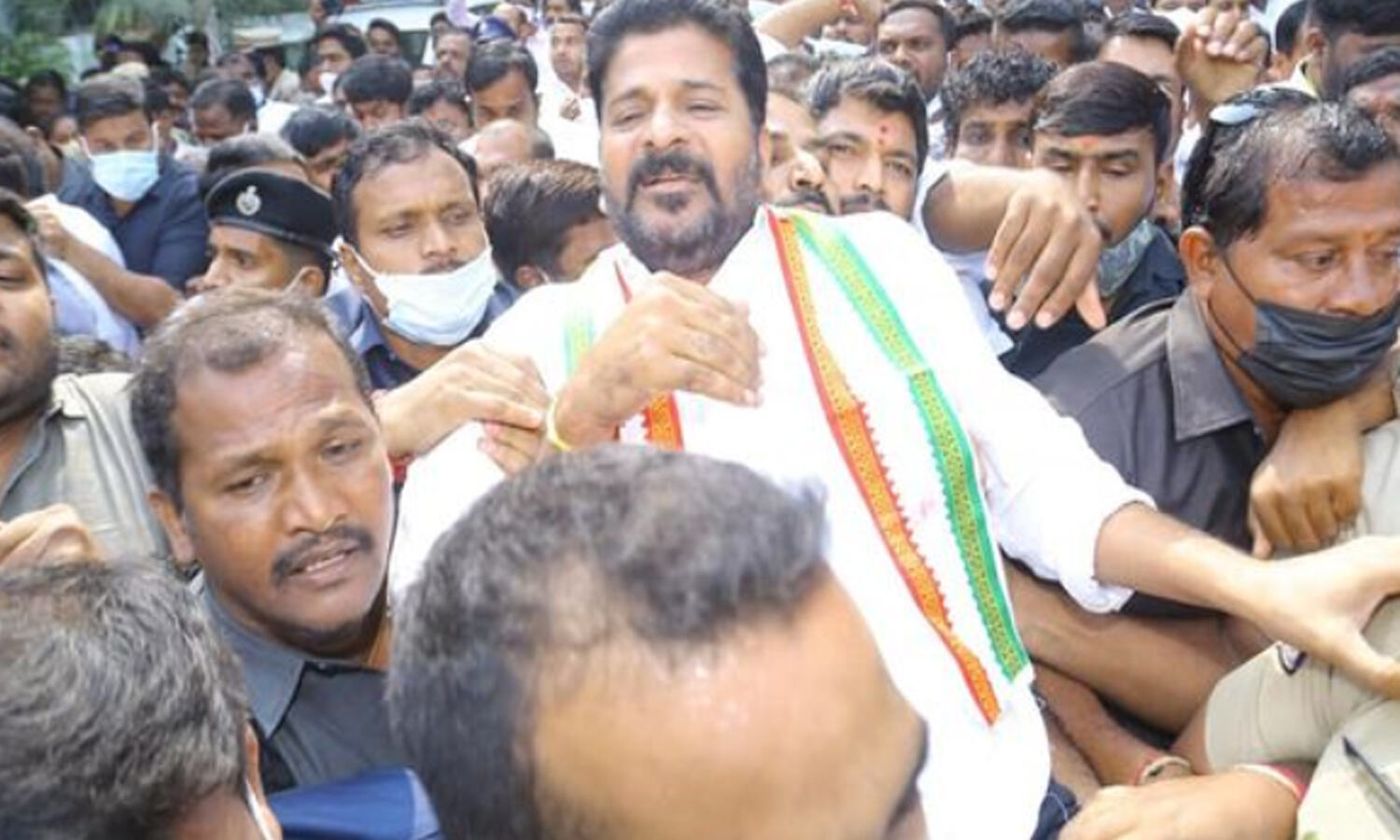 గోల్కొండ పోలీస్ స్టేషన్ లో రేవంత్ రెడ్డి | telangana congress president ...