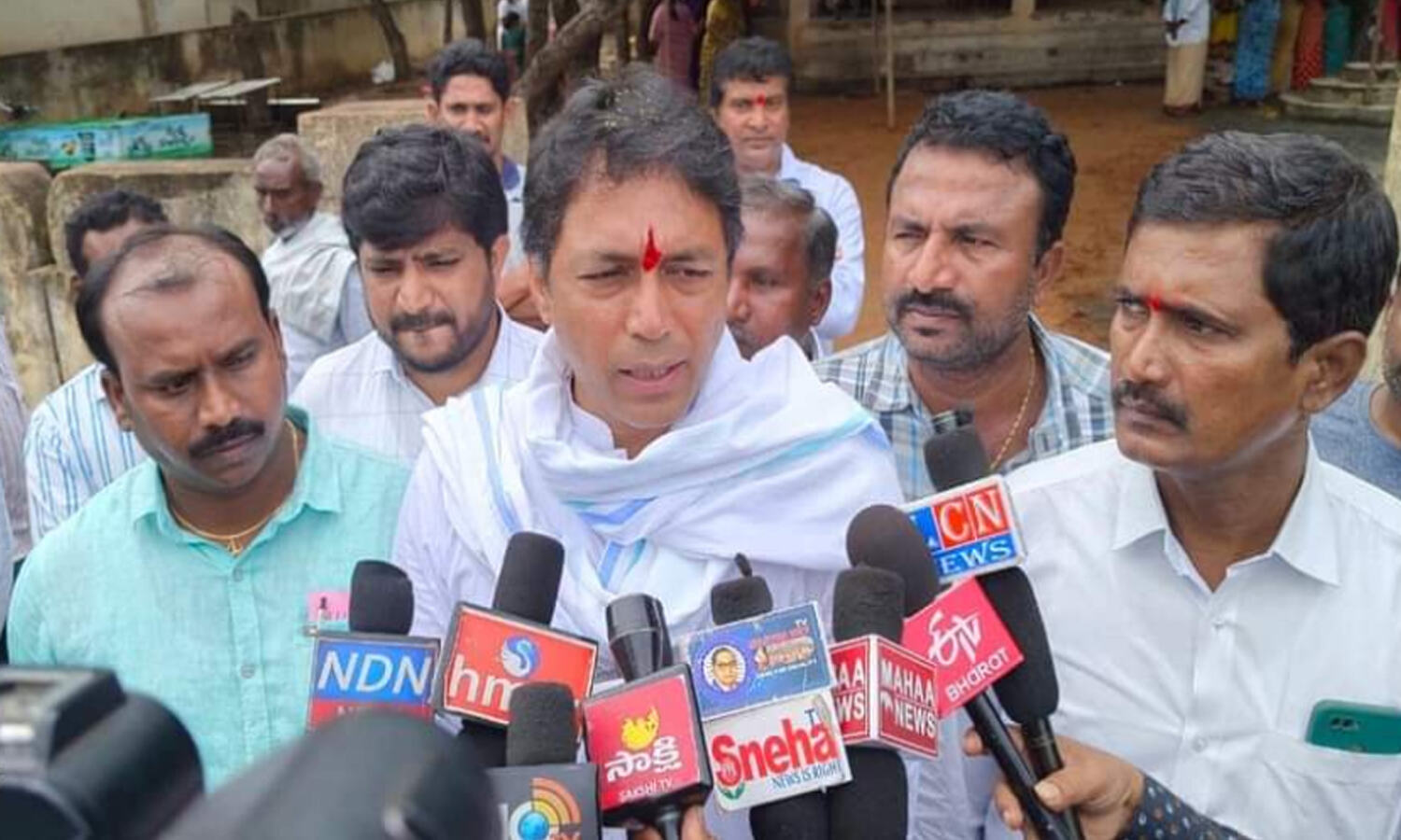 భారీ మెజారిటీ దిశగా మేకపాటి | result of the atmakur by-election has been declared. mekapati ...