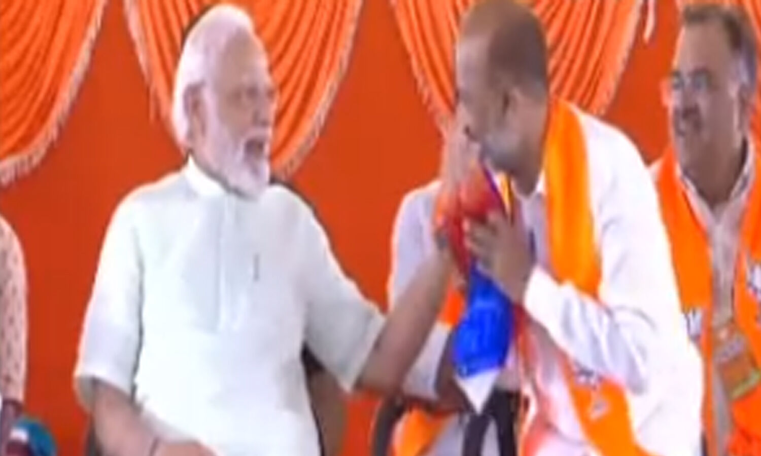 శభాష్.. సంజయ్.. భుజంతట్టిన మోదీ | modi congratulated bandi sanjay on ...