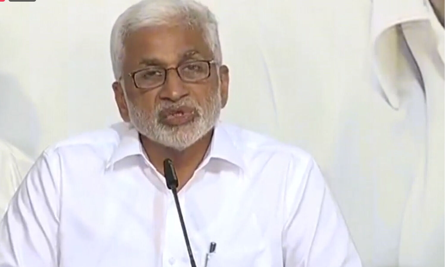 సాయిరెడ్డి కుటుంబానికి ఏపీ అధికారులు షాక్ | andhra pradesh authorities give shock to former ...