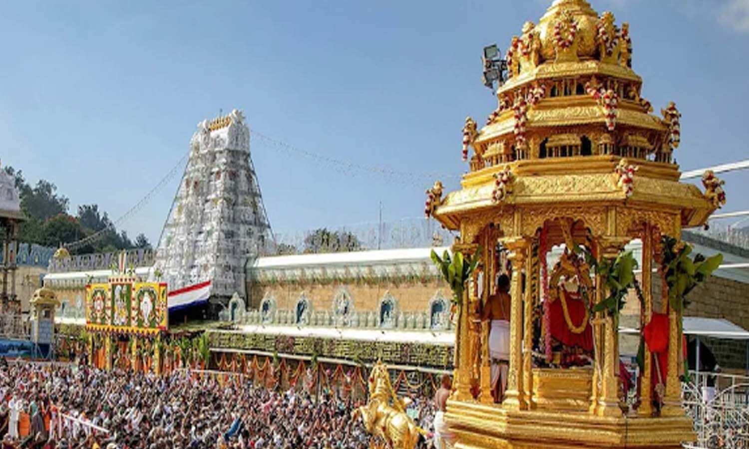 శనివారం.. భక్తుల రద్దీ...? | crowd of devotees in tirumala is normal ...