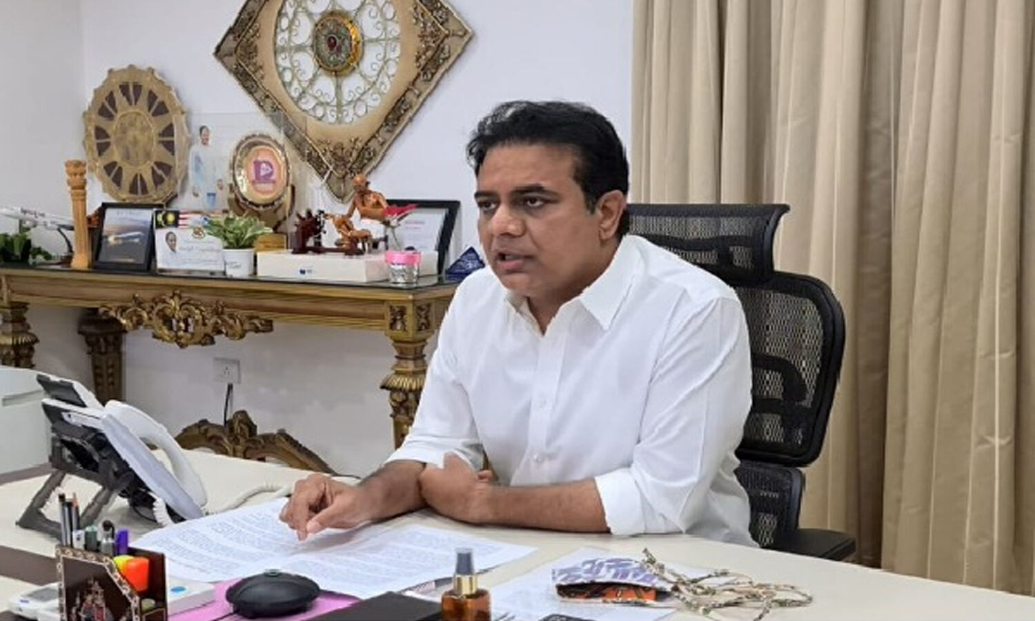 బీఆర్ఎస్ కార్యక్రమానికి కేటీఆర్ డుమ్మా | telangana minister ktr is ...