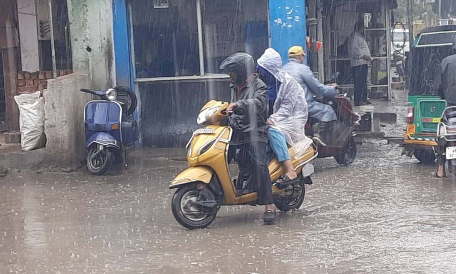 హైదరాబాద్ లో భారీ వర్షం | heavy rain in hyderabad. water has reached ...