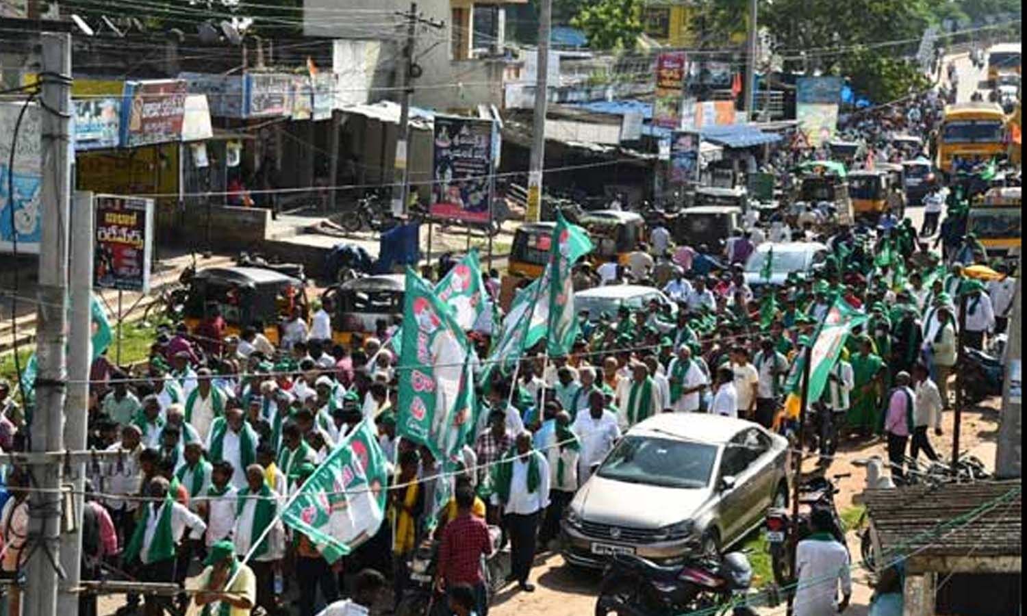 తణుకులో టెన్షన్.. టెన్షన్ | as the amaravati farmers' maha padayatra ...