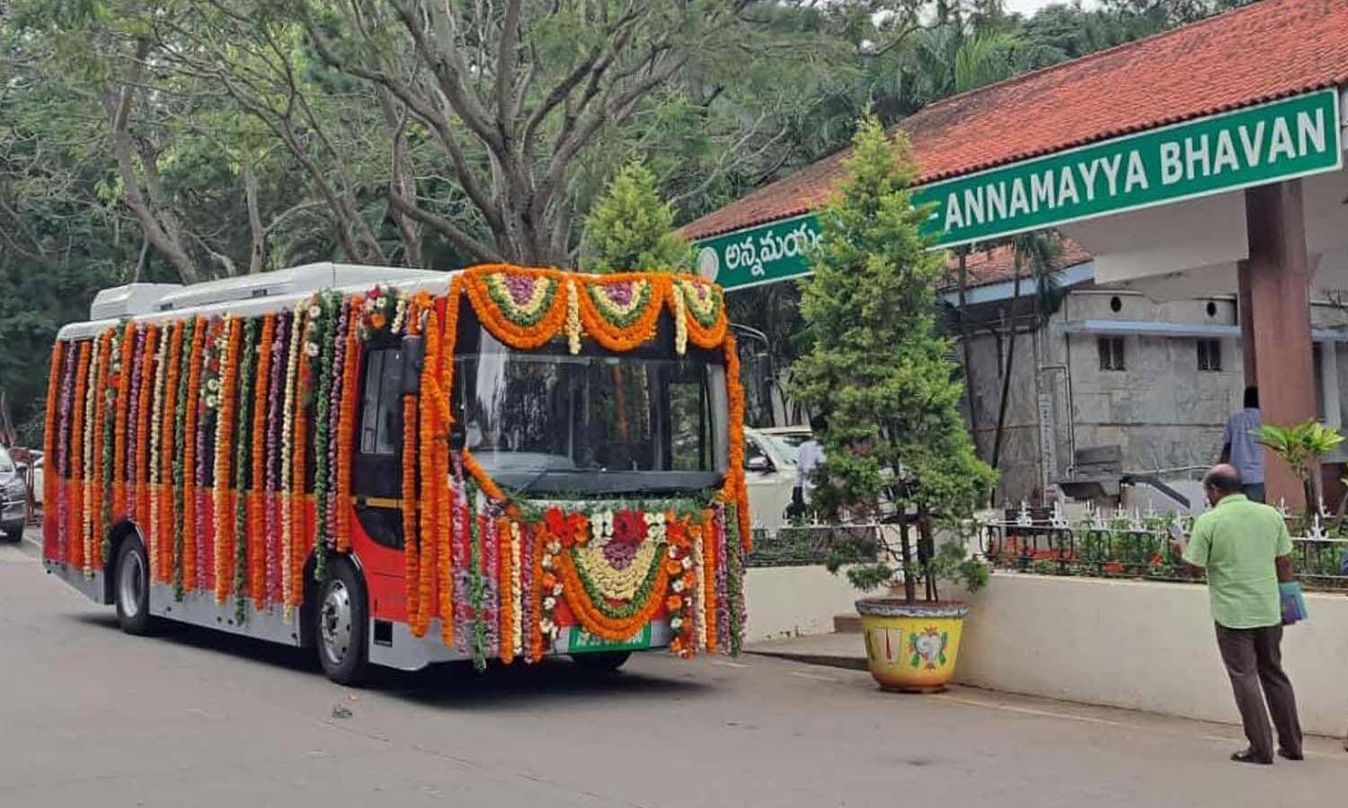 టీటీడీకి మేఘా సంస్థ పది ఎలక్ట్రిక్ బస్సులు | megha engineering company ...