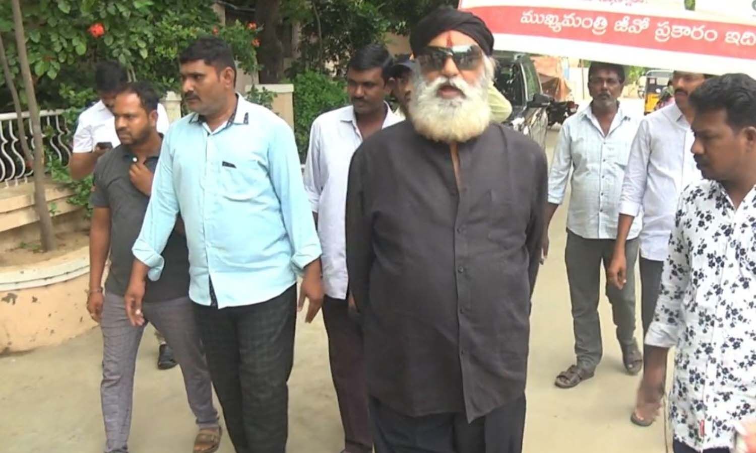 తాడిపత్రిలో జేసీ నిరసన | jc prabhakar reddy protested in tadipatri. he ...