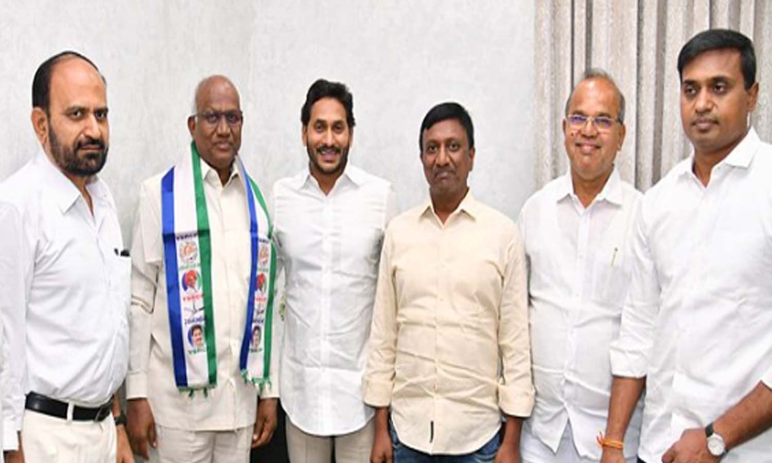 వైసీపీలో చేరిన టీడీపీ మాజీ ఎమ్మెల్యే | tdp former mla of peeleru constituency g.v. srinath reddy ...