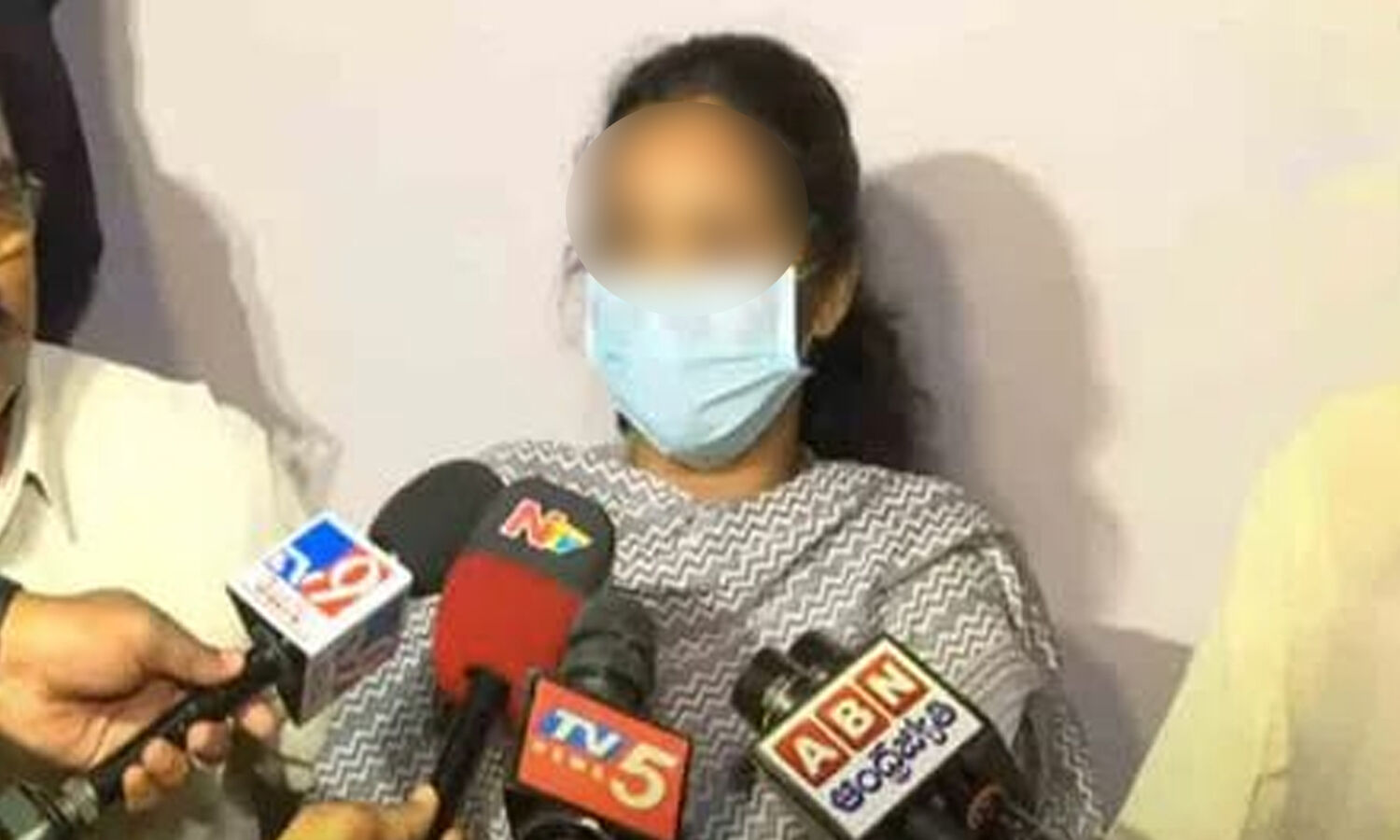 నవీన్ తో నాకు పెళ్లి జరగలేదు..అంతా కల్పితం : కిడ్నాప్ బాధితురాలు వైశాలి ...