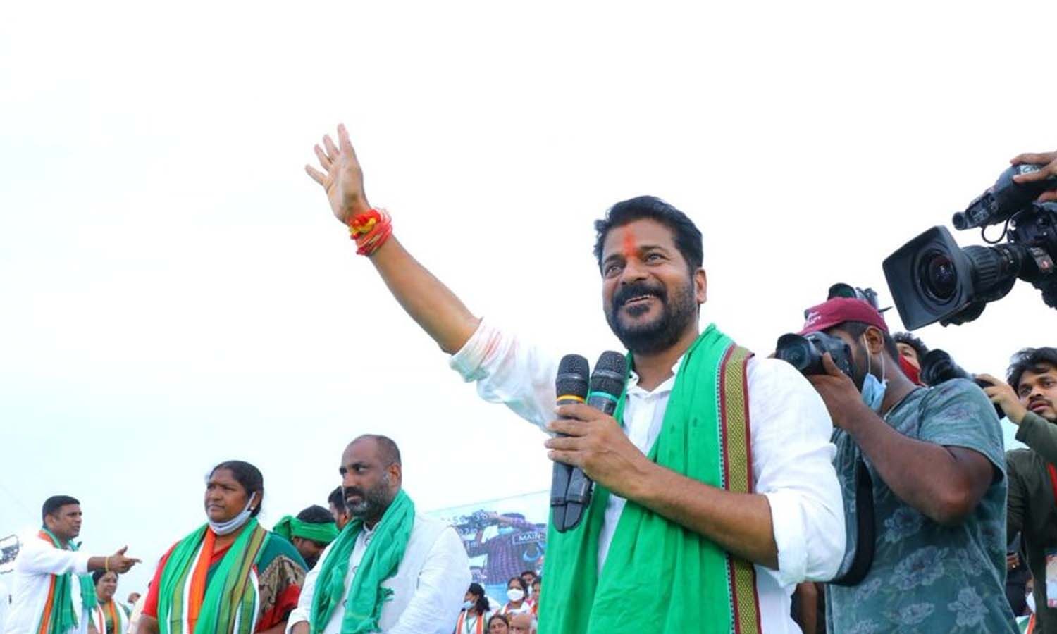 భాగ్యలక్ష్మి ఆలయానికి రేవంత్ | revanth reddy left for Bhagyalakshmi ...