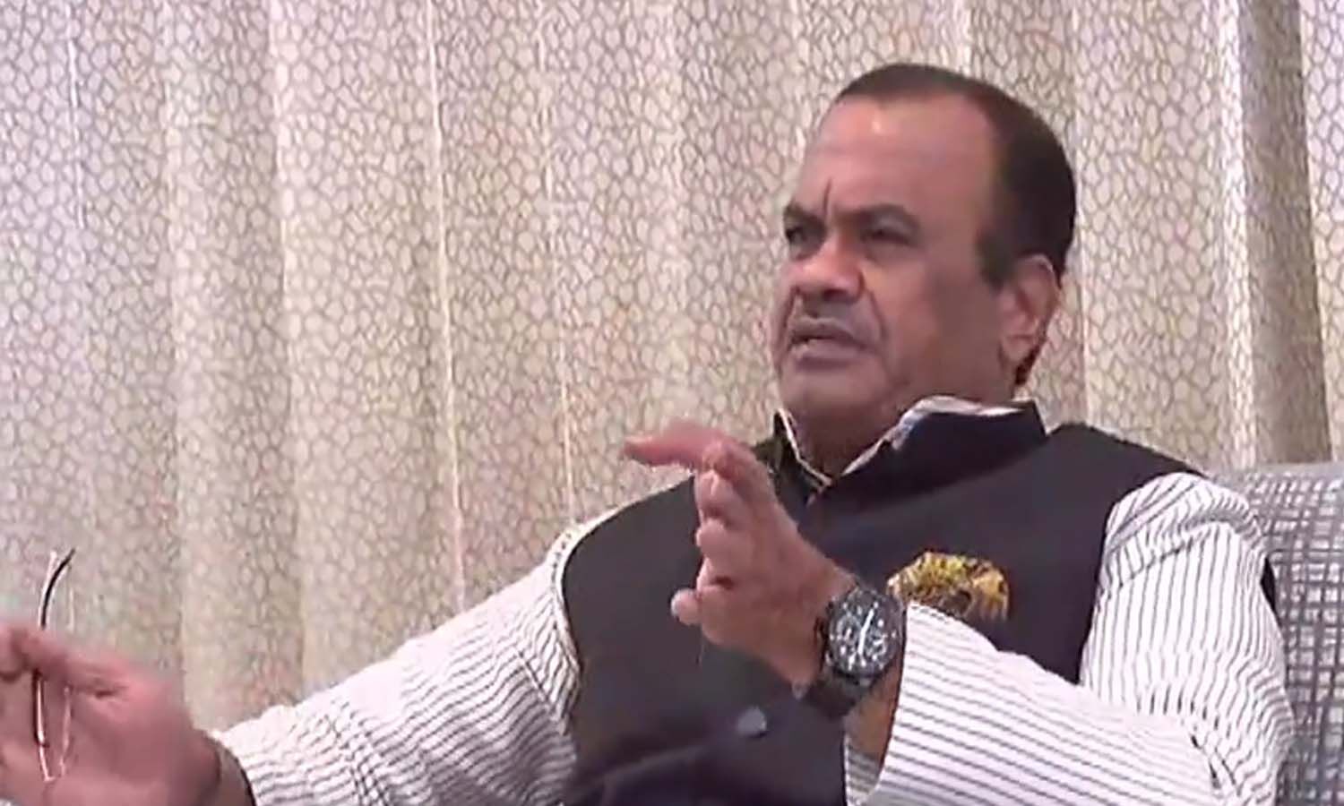 కోమటిరెడ్డీ.....ఏంది బాసూ.. సంగతేంటి? | congress mp komatireddy venkata ...