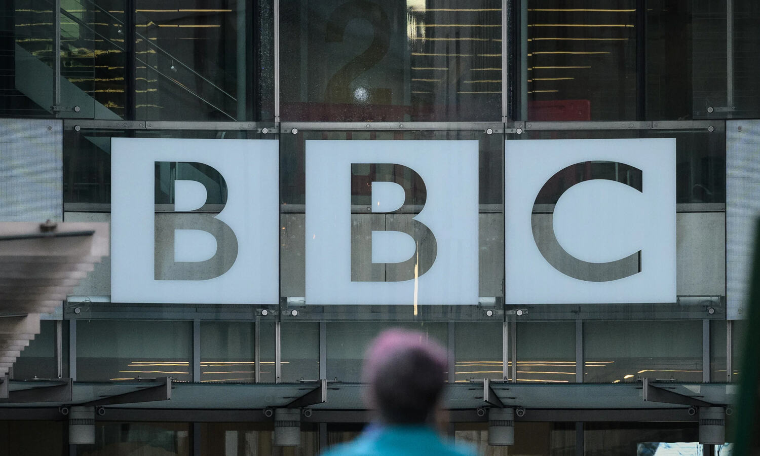 ఐటీ సోదాలపై ఉద్యోగులకు లేఖలు పంపిన బీబీసీ.. | Taxmen At BBC Offices For ...