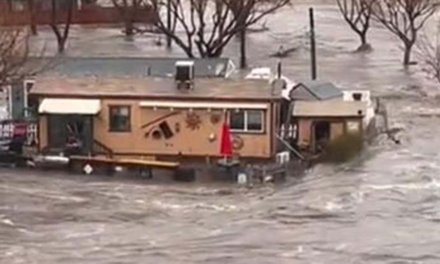 కాలిఫోర్నియాలో వరదల బీభత్సం | floods are causing havoc in america. all ...