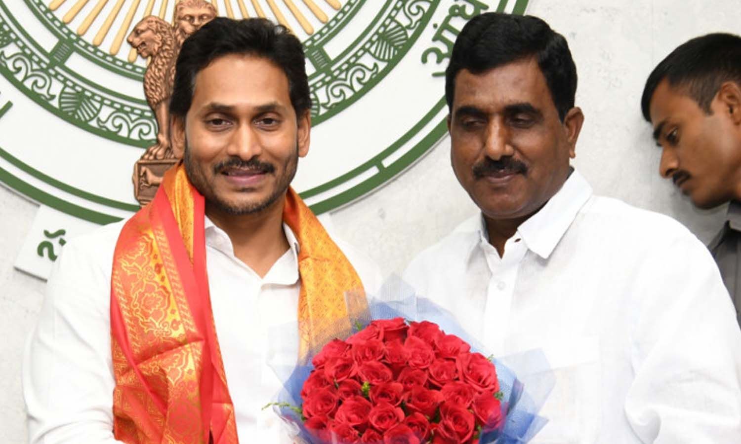 టీచర్ ఎమ్మెల్సీ స్థానం వైసీపీదే | mv ramachandra reddy won as teachers ...