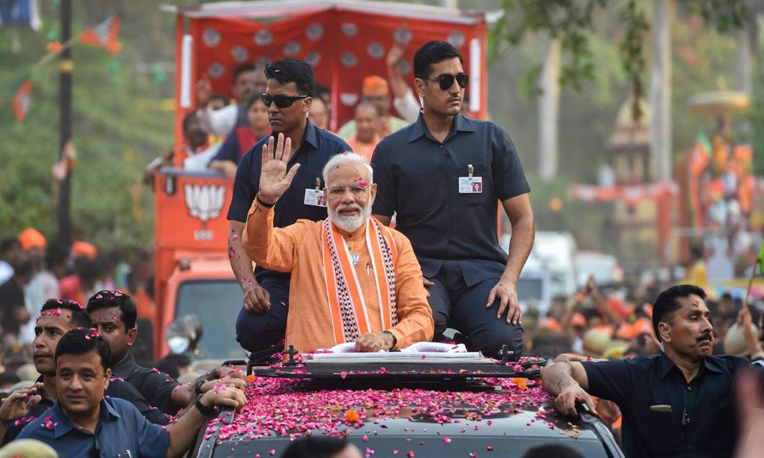 నేడు మోదీ మెగా రోడ్ షో | prime minister modi is conducting a road show ...