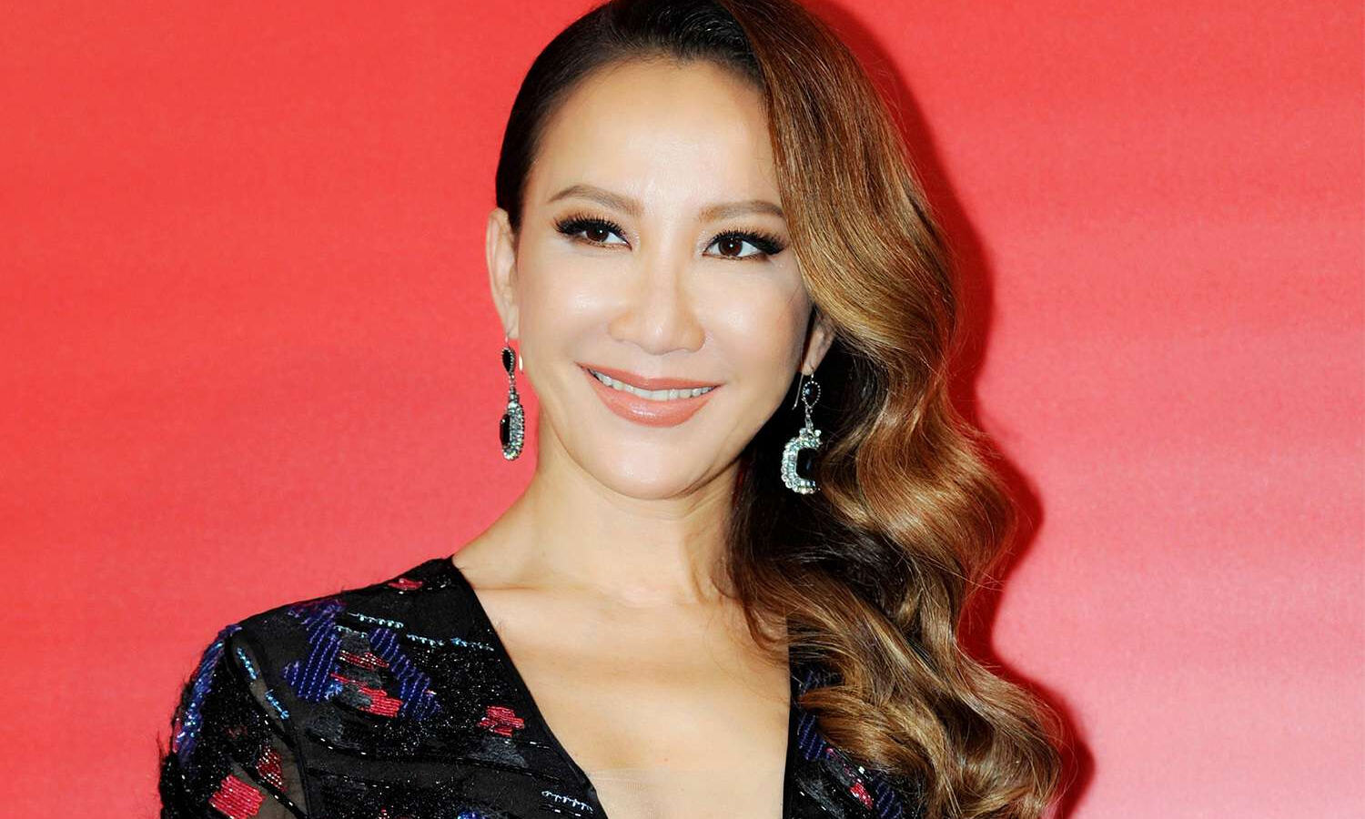 సినీ పరిశ్రమలో విషాదం.. ప్రముఖ సింగర్ ఆత్మహత్య | CoCo Lee, iconic Hong ...