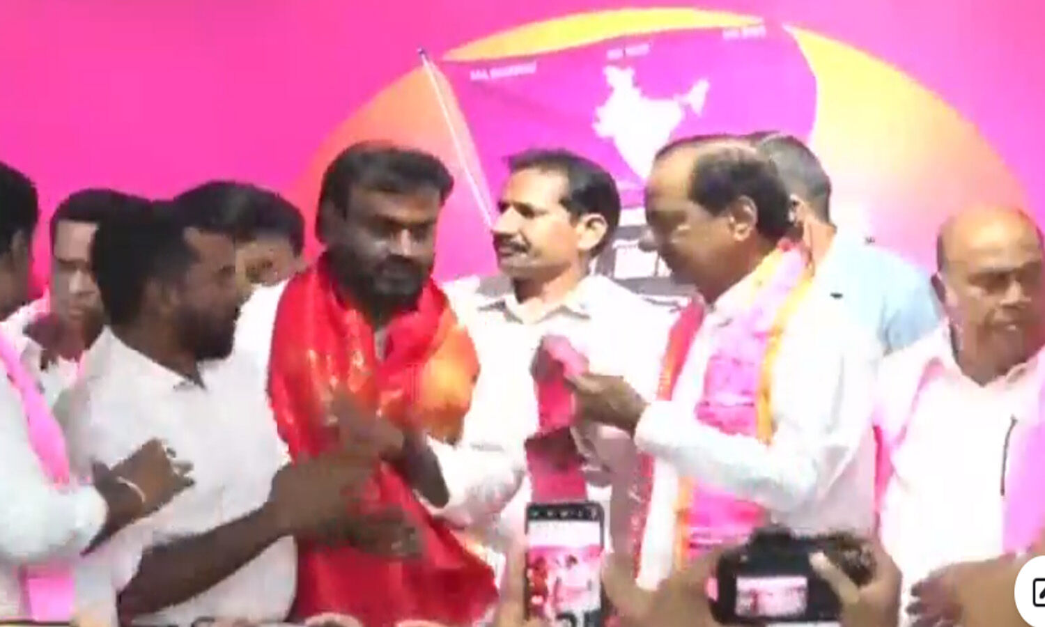 BRS : బీఆర్ఎస్ లో భారీగా చేరికలు | large number of leaders joined the ...