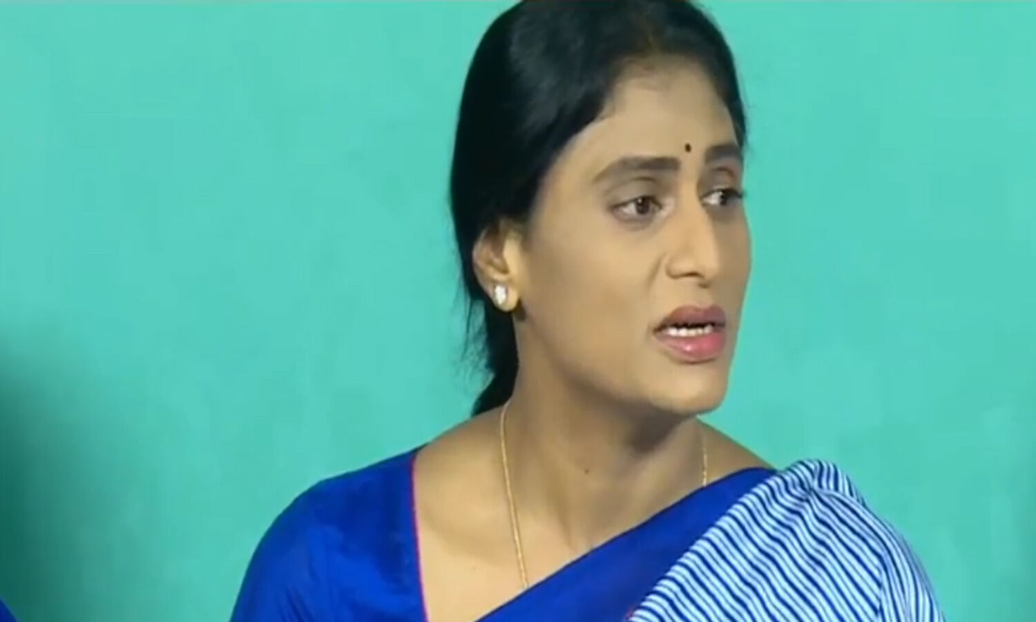Ys Sharmila : అన్నకు ఇన్విటేషన్.. కాంగ్రెస్ తో కన్సల్టేషన్ | ysrtp chief ys sharmila is going to ...