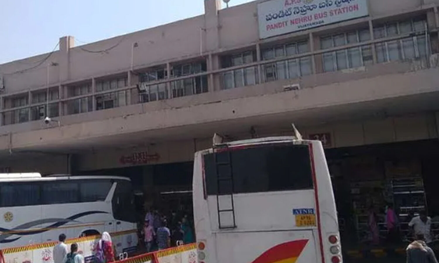 Vijayawada : బస్సు ప్రమాదంపై సీఎం జగన్ దిగ్భ్రాంతి.. మృతుల కుటుంబాలకు ...