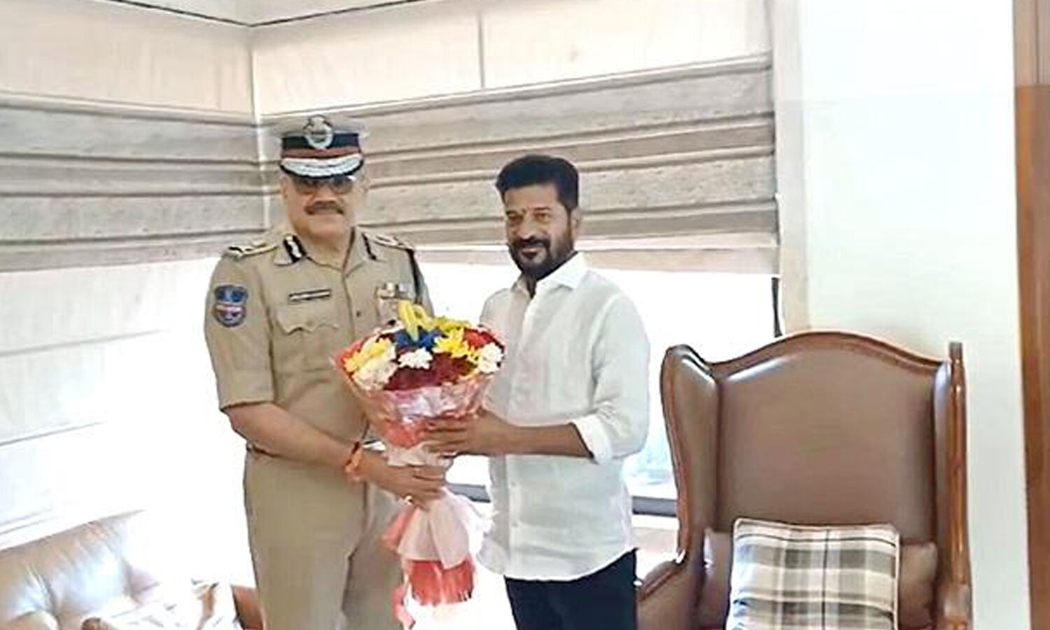 అంజనీకుమార్ పై సస్పెన్షన్ ఎత్తివేత | central election commission has ...