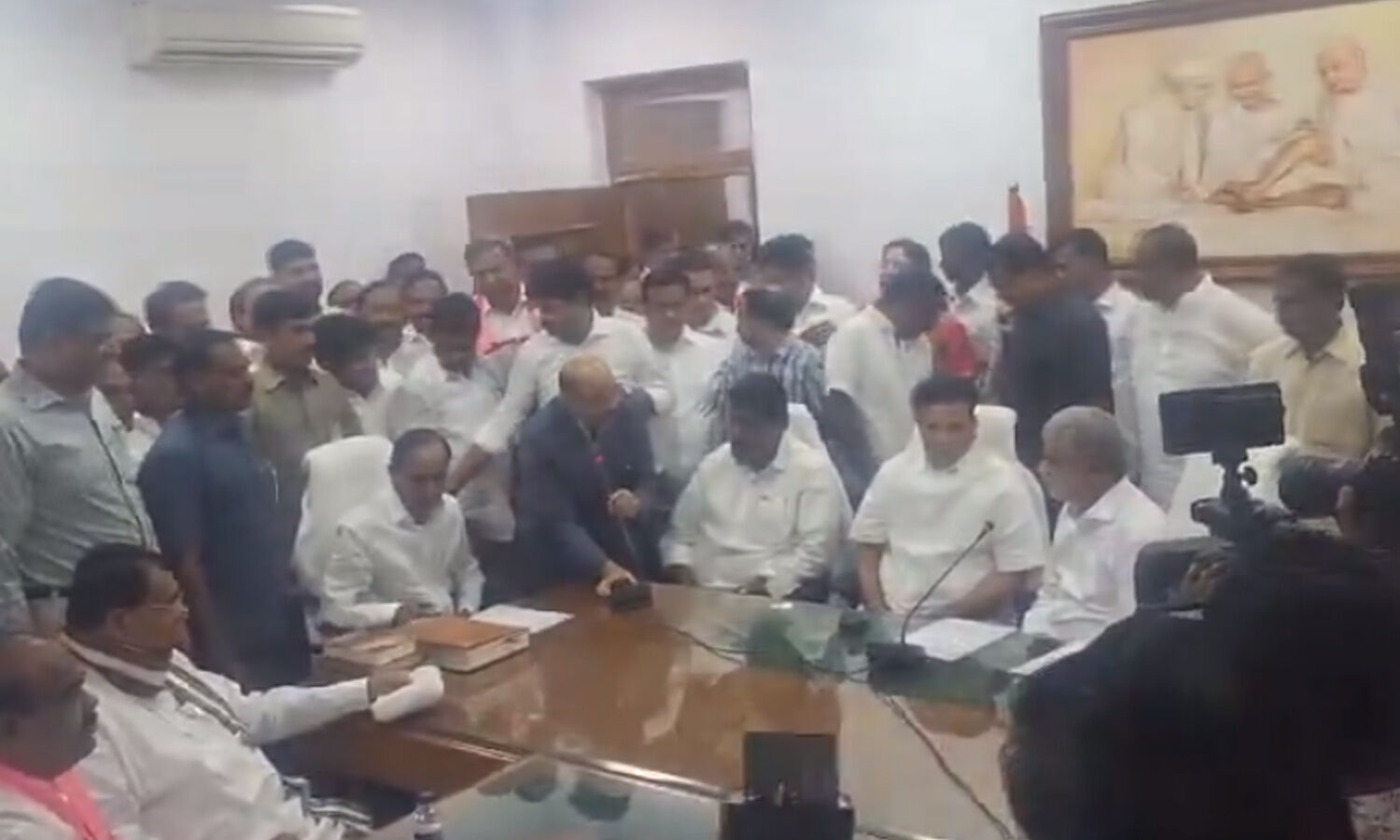 KCR : కేసీఆర్ ప్రమాణ స్వీకారం | bharat rashtra samithi leader kcr took ...