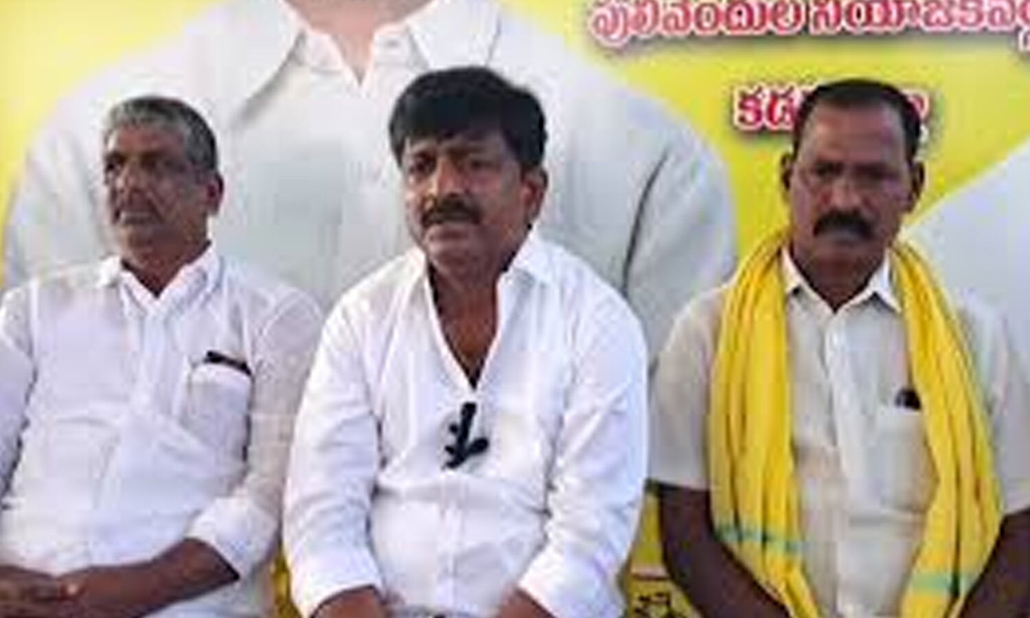 TDP : జగన్ చెప్పిన వాళ్లనే గెలిపించండి : బీటెక్ రవి | pulivendula tdp ...