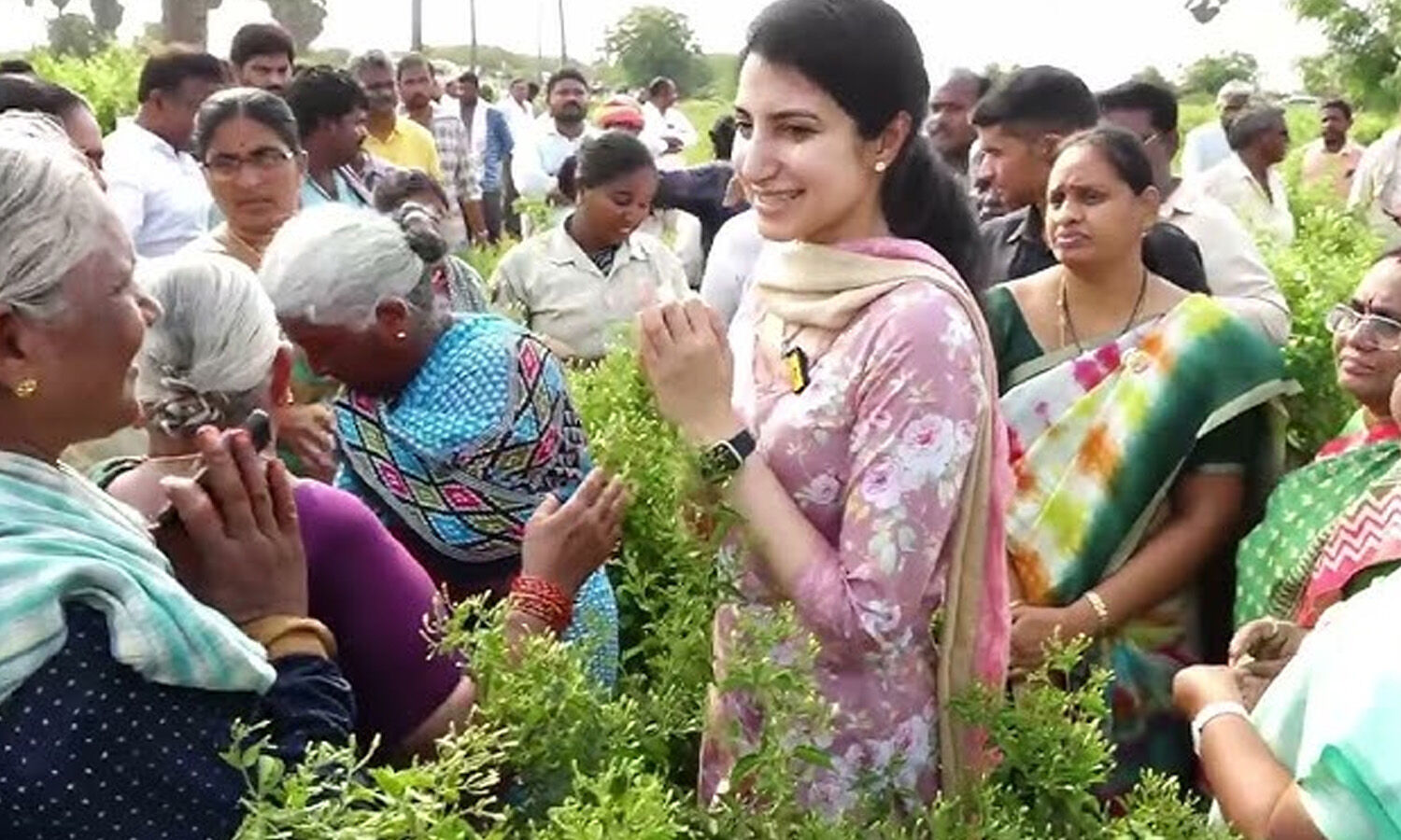 Nara Brahmini : నేడు మంగళగిరిలో నారా బ్రాహ్మణి | today nara brahmani is visiting mangalagiri ...