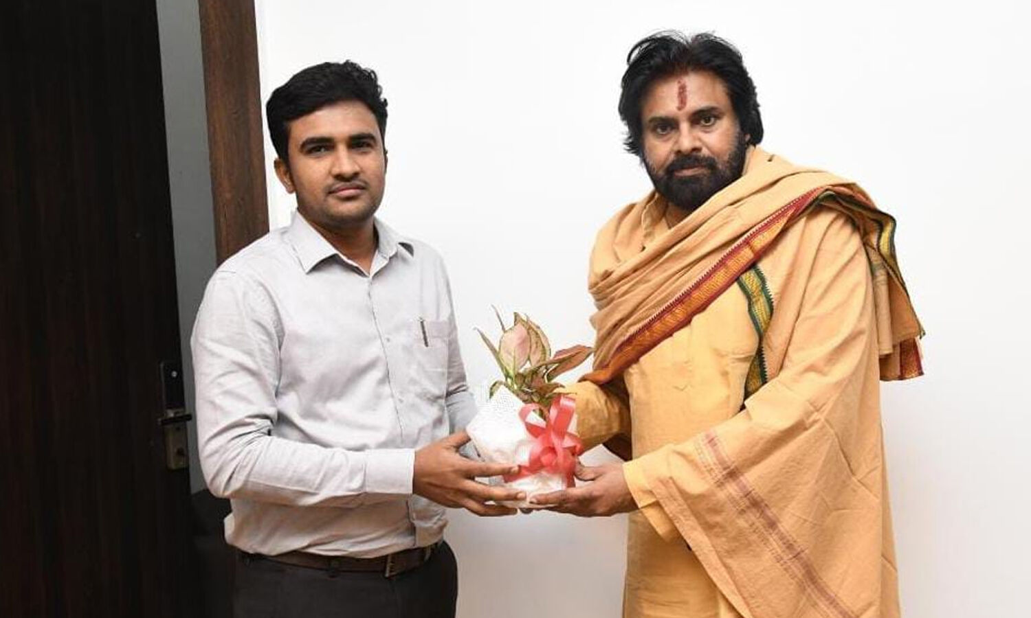 పవన్ ఓఎస్డీగా ఆర్డీవో మధుసూదన్ | kadapa rdo madhusudan appointed osd and personal secretary to ...