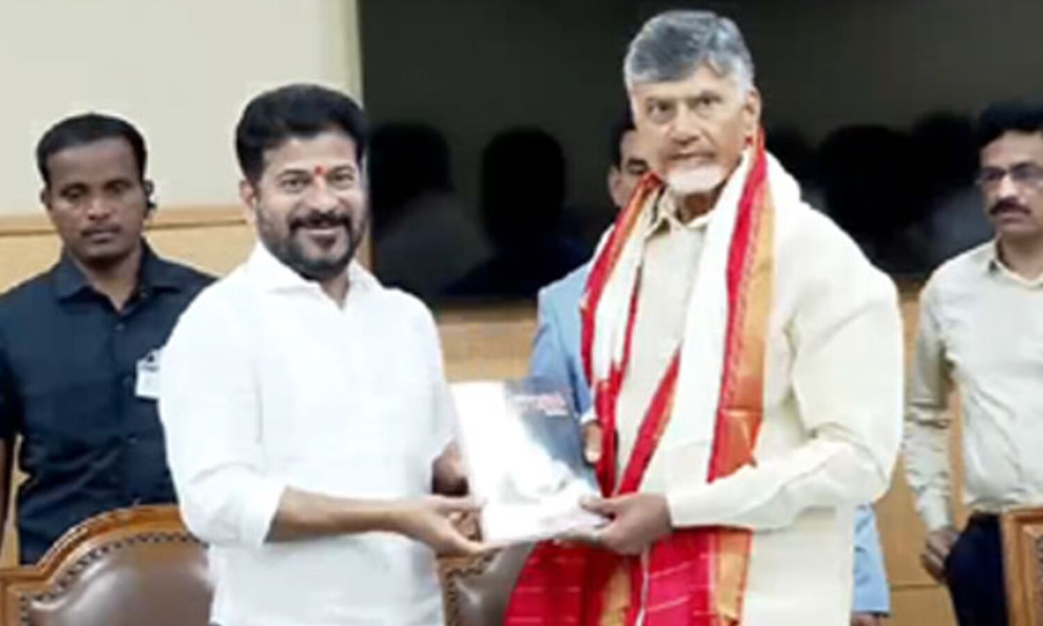 Hyderabad : చంద్రబాబుకు రేవంత్ ముందరకాళ్లకు బంధం | chief minister ...