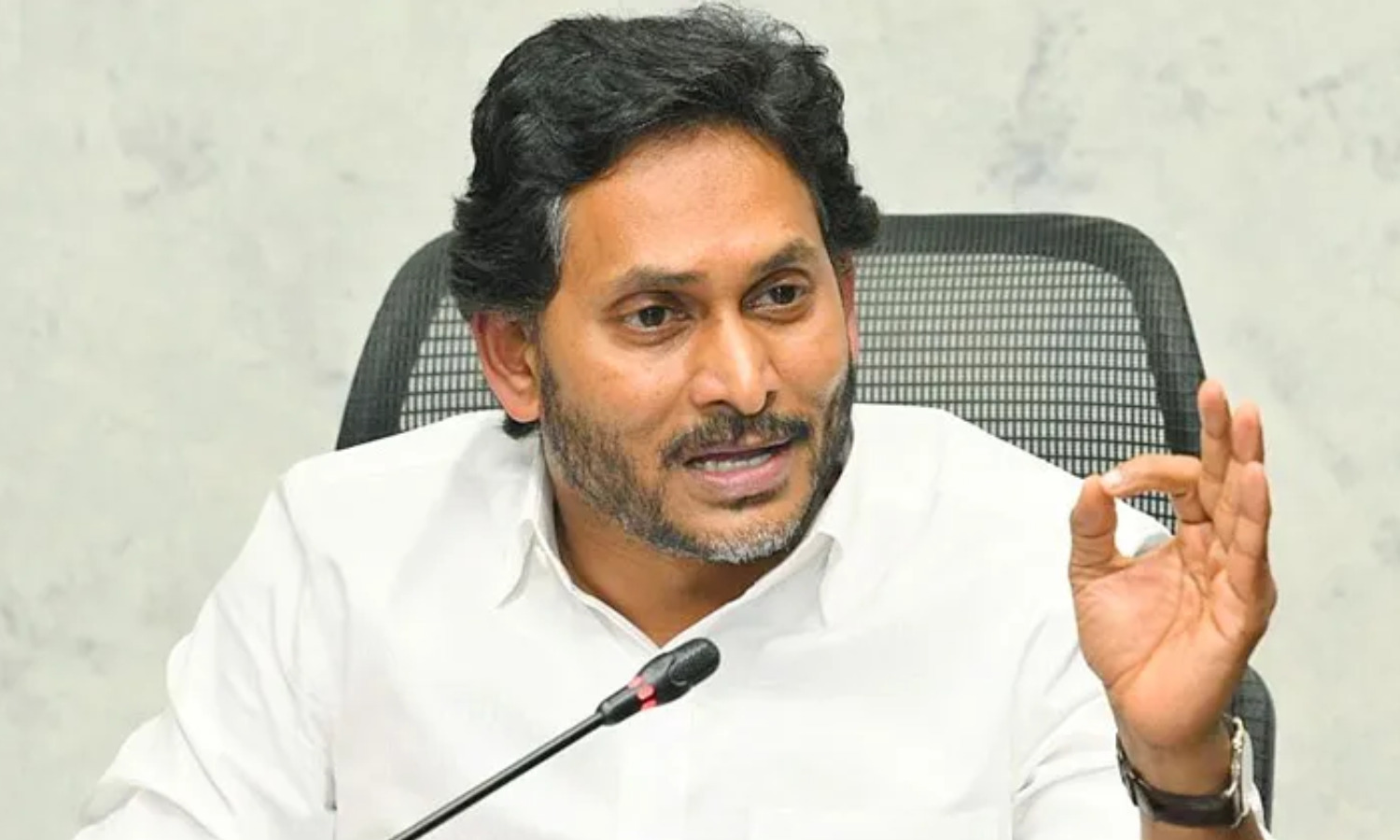 Ys Jagan : విజయసాయిరెడ్డిపై జగన్ ఫస్ట్ కామెంట్స్ | ycp chief ys jagan made sensational comments ...