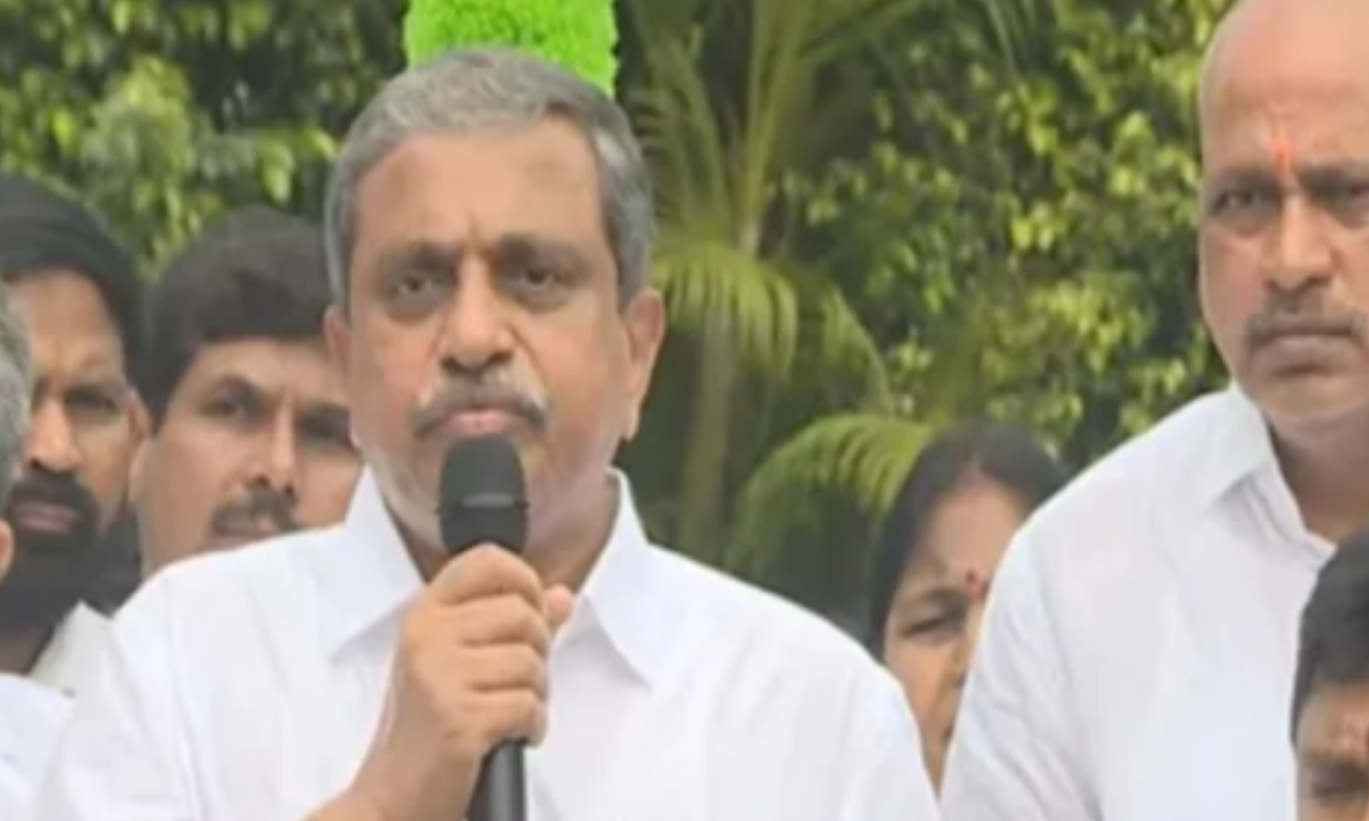 YSRCP : మూడు రాజధానులపై సజ్జల హాట్ కామెంట్స్ | ysr congress party general secretary sajjala ...